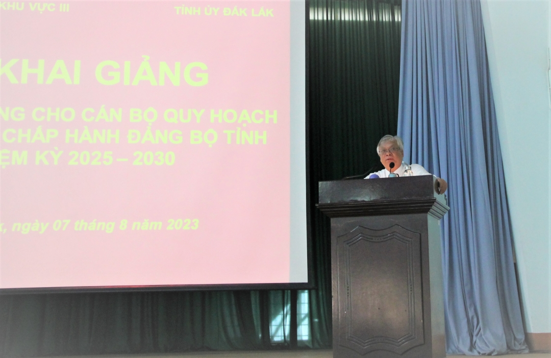 Khai giảng lớp bồi dưỡng cho cán bộ quy hoạch Ủy viên Ban Chấp hành ...