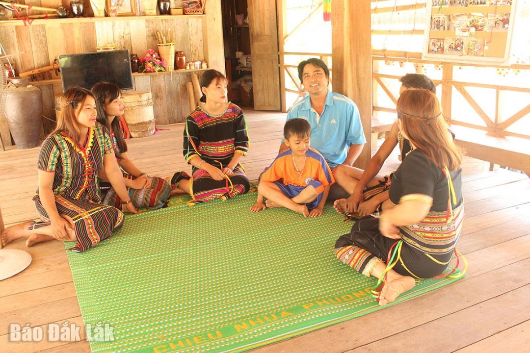 Tiếng hát yêu thương từ buôn làng - Báo Đắk Lắk điện tử